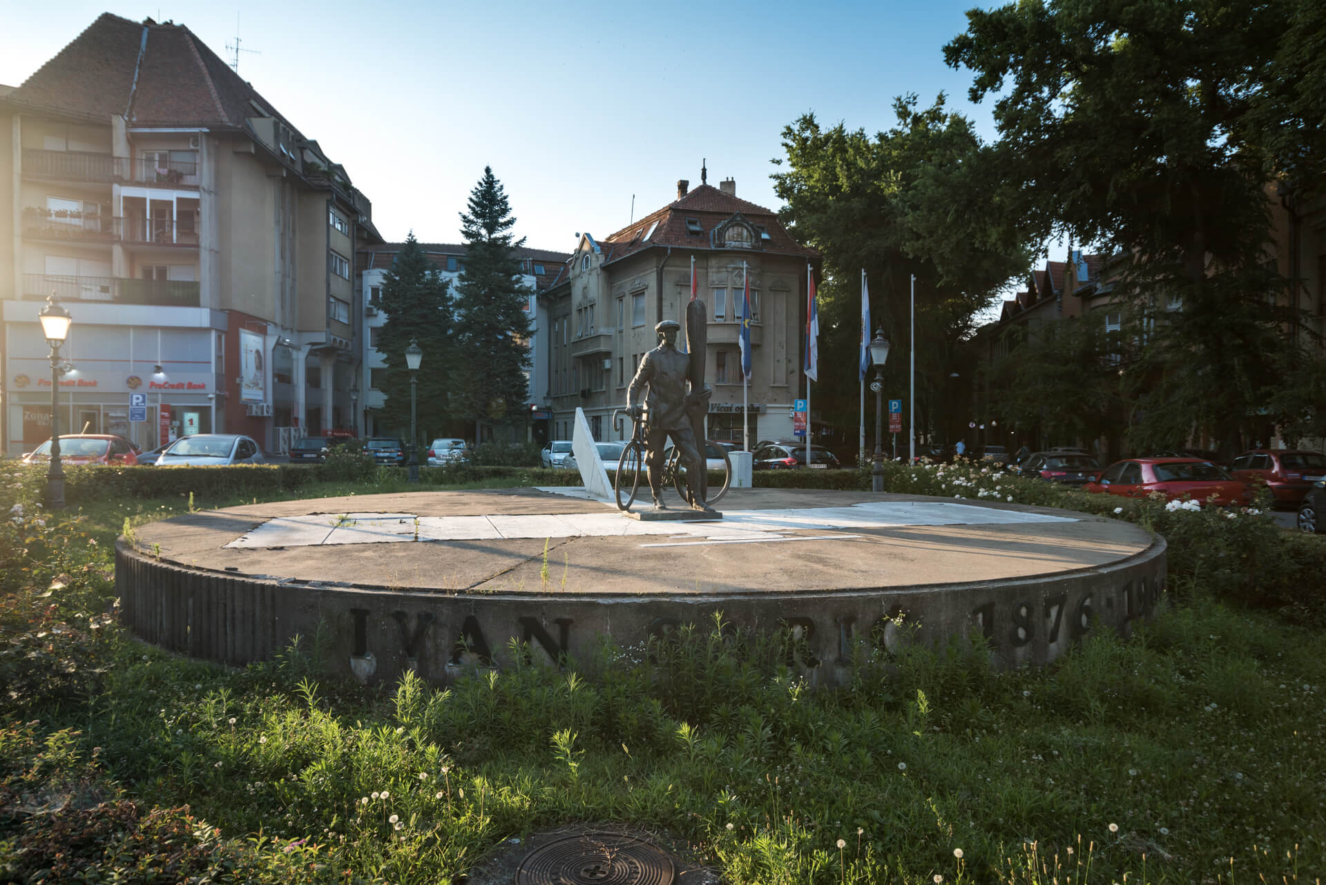 Spomenik Ivanu Sariću - Visit Subotica
