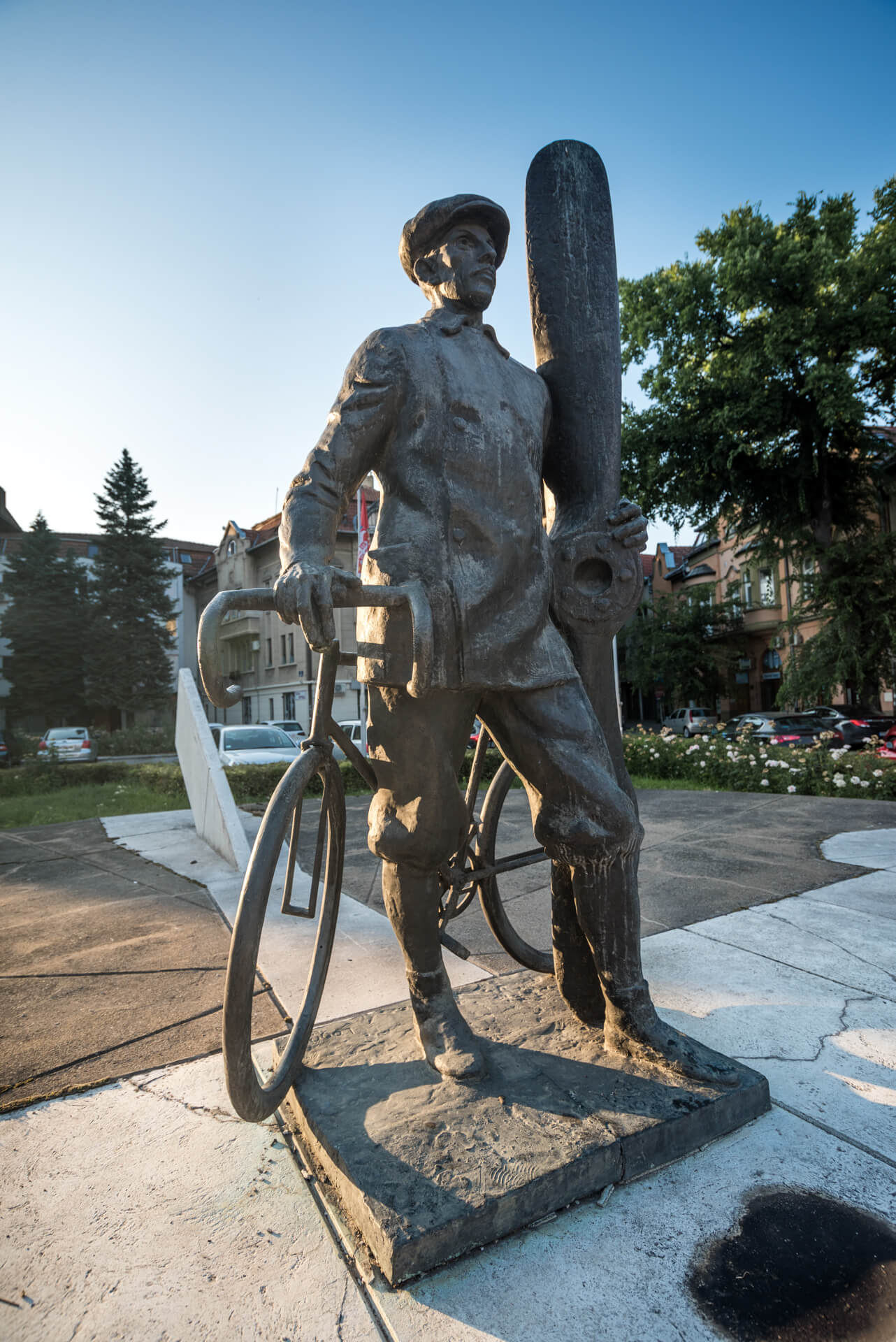 Spomenik Ivanu Sariću - Visit Subotica