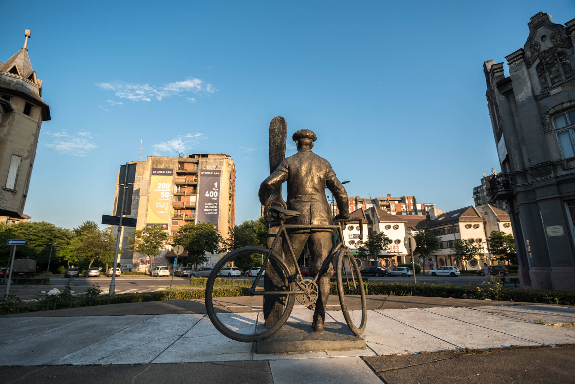 Spomenik Ivanu Sariću - Visit Subotica